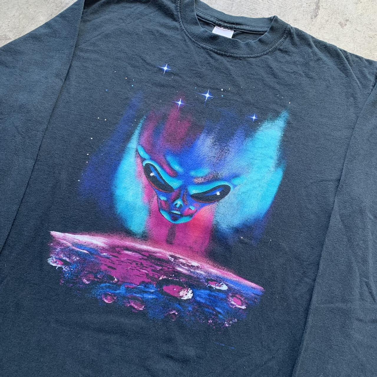 Vintage 90’s Y2K alien t shirt Fashion victim type... - Depop