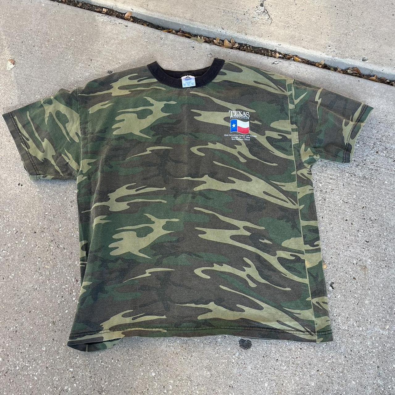 Vintage camo t-shirt - Depop