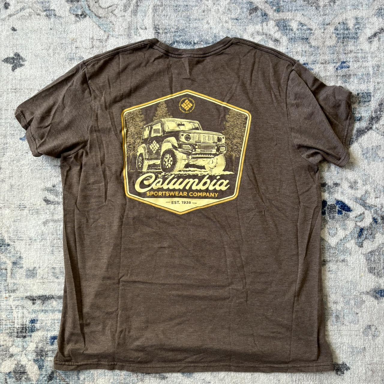 Columbia Graphic T shirt - Depop