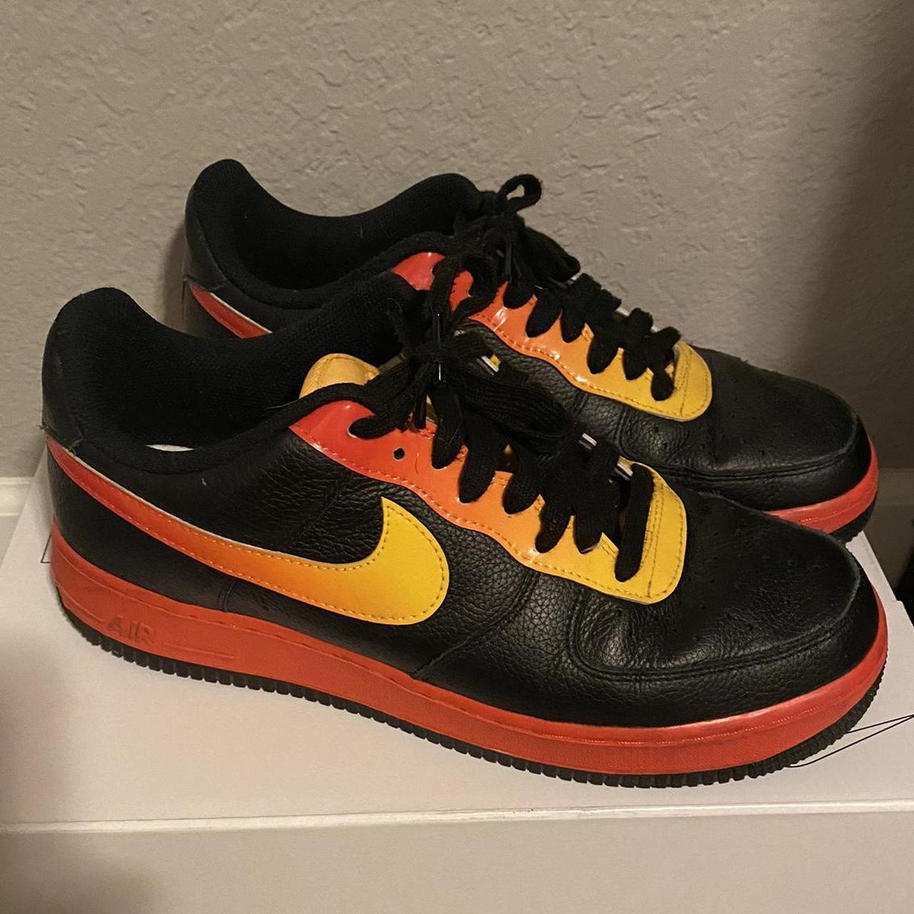 Nike Men's Black and Red Trainers | Depop