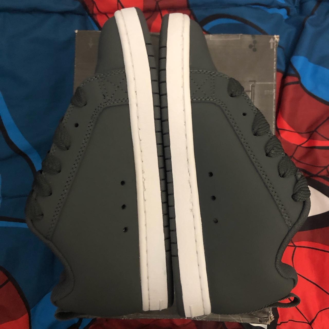 Grey Dc shoes Size 8 Men - Depop