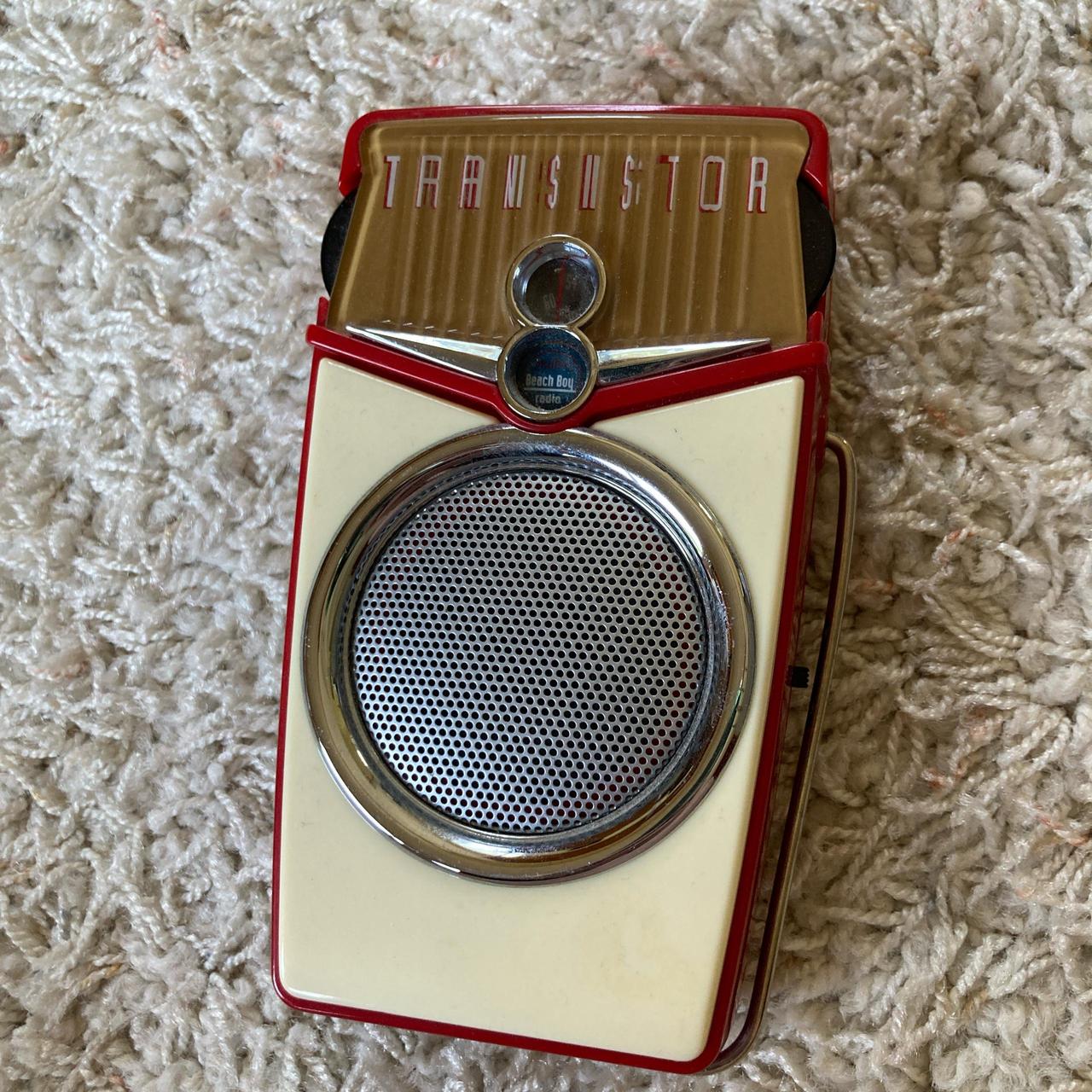 Retro red and white transistor radio #retro Still works | Depop