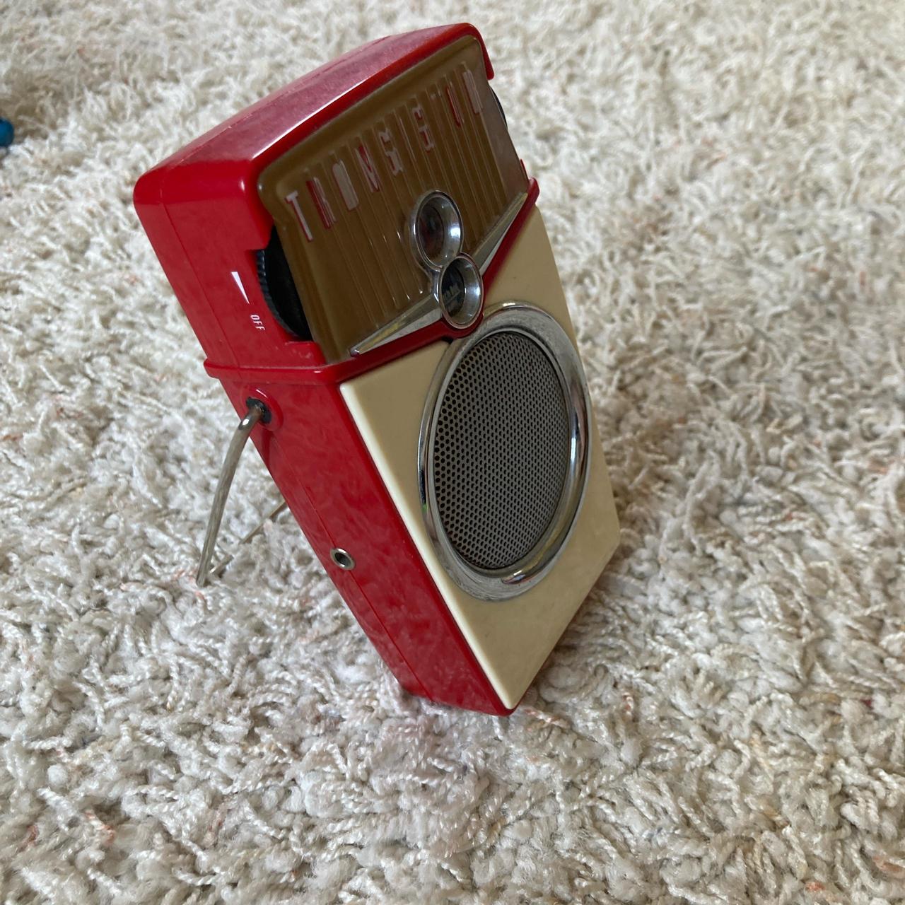 Retro red and white transistor radio #retro Still works | Depop
