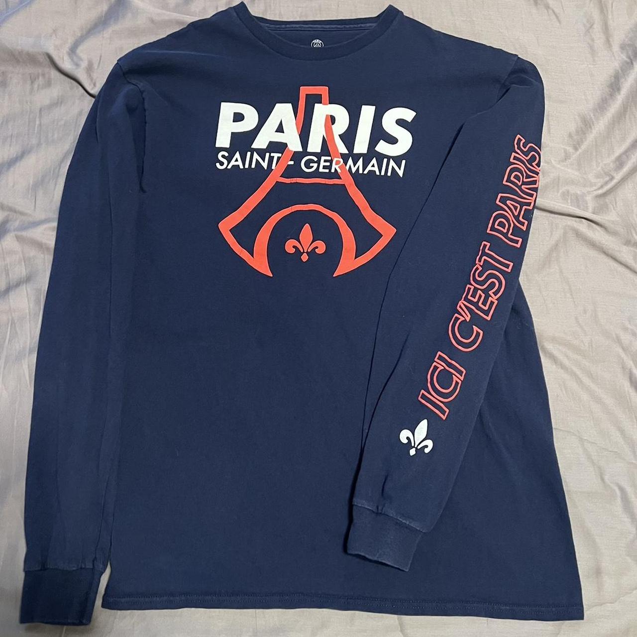 Men's Navy and Red T-shirt | Depop