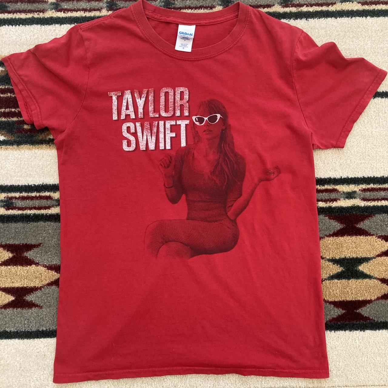 Taylor Swift - Red T-shirt in a unisex size Small on... - Depop