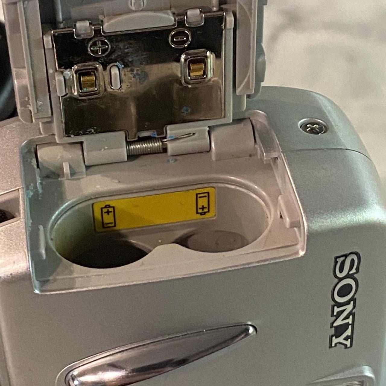 sony dsc p32 silver digital camera for parts or... | Depop