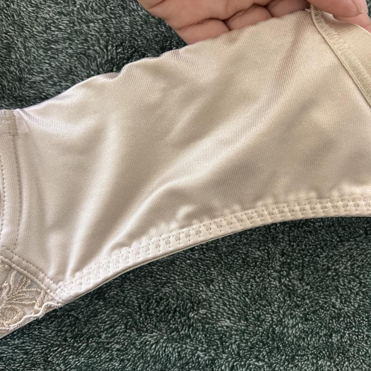 Cream Lace Bra •normal wear, no noticeable flaws... - Depop