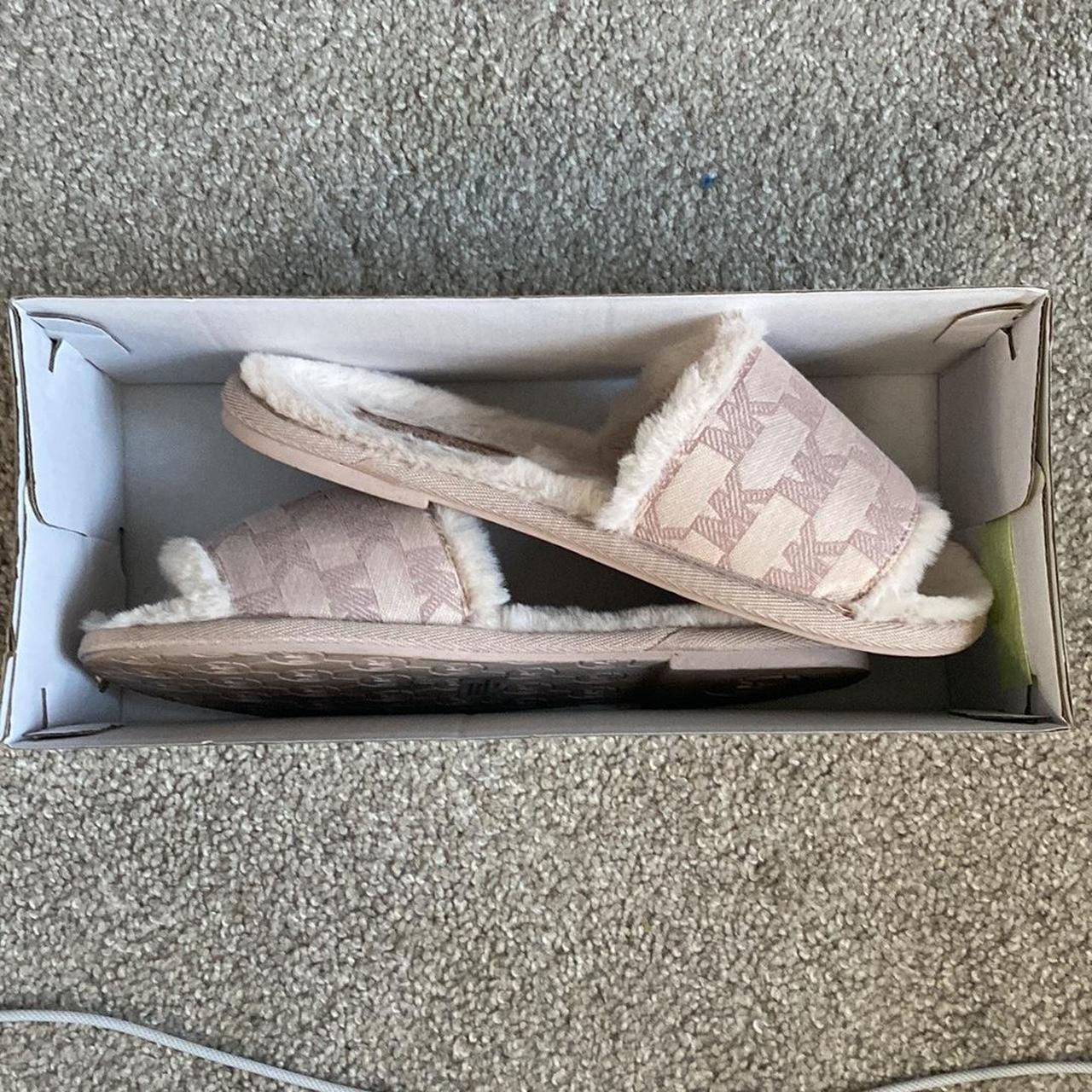Michael Kors Slippers - Depop
