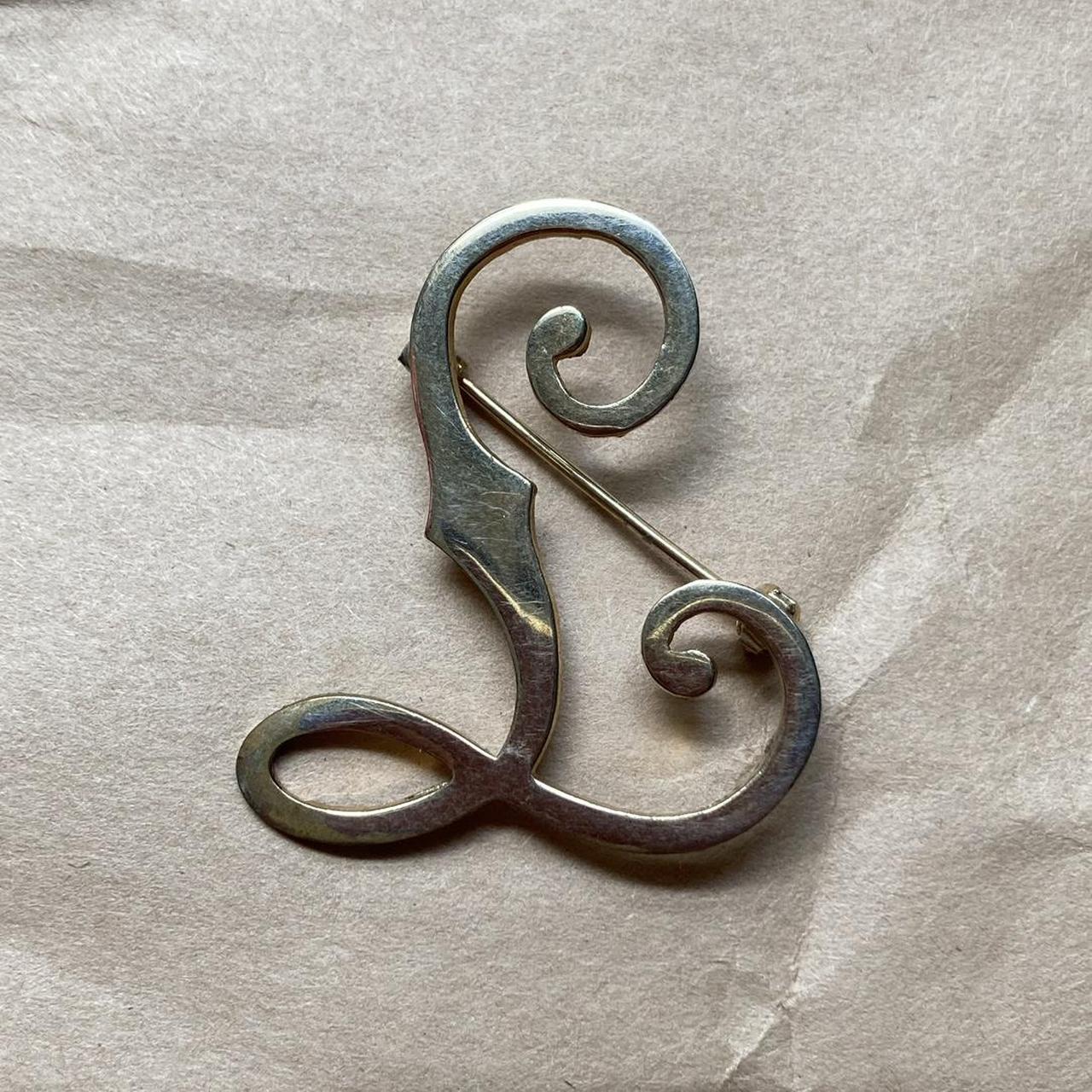 Golden cursive L brooch/pin. #brooch #pin #letter - Depop