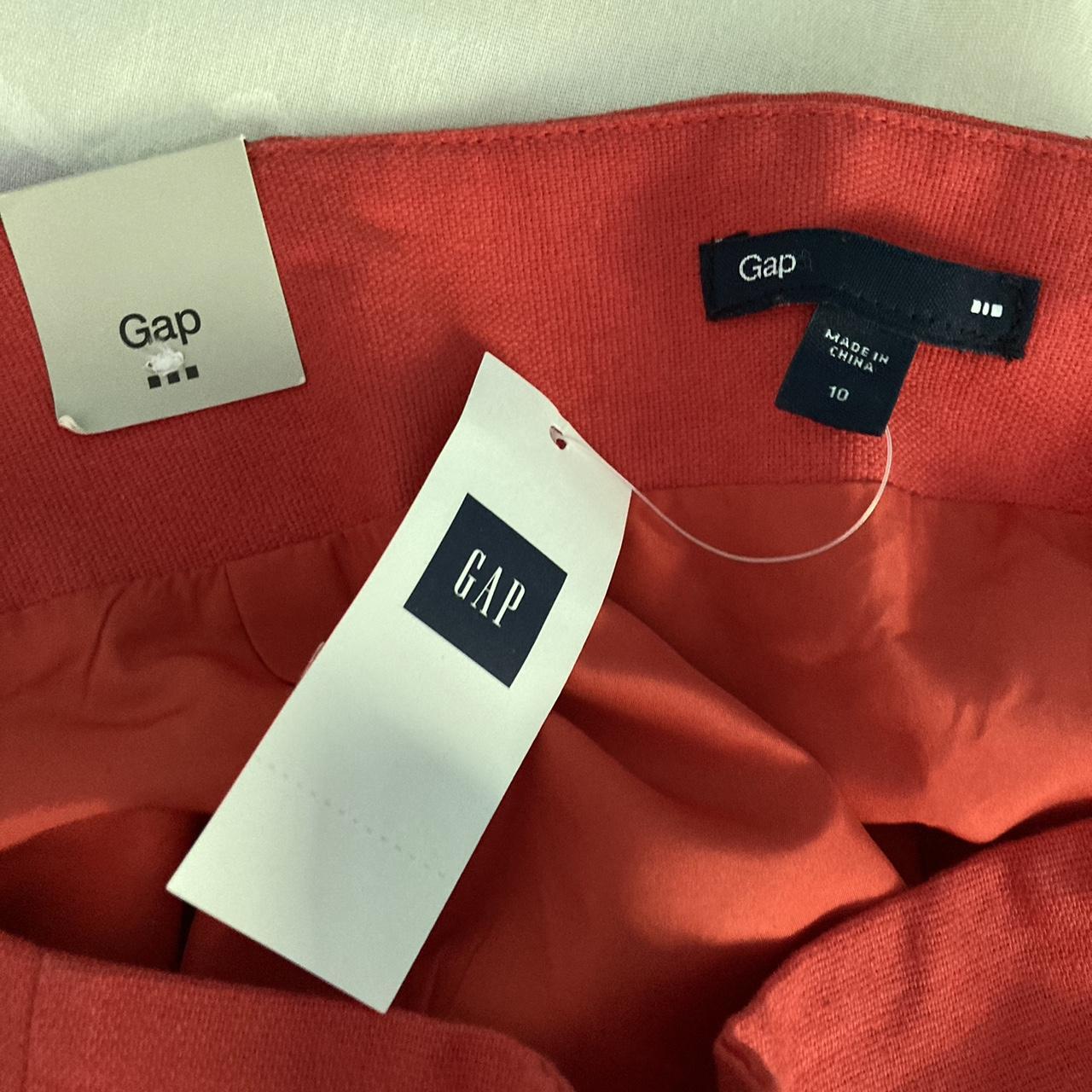 Super cute red Gap skirt -Size 10 -New with tags - Depop