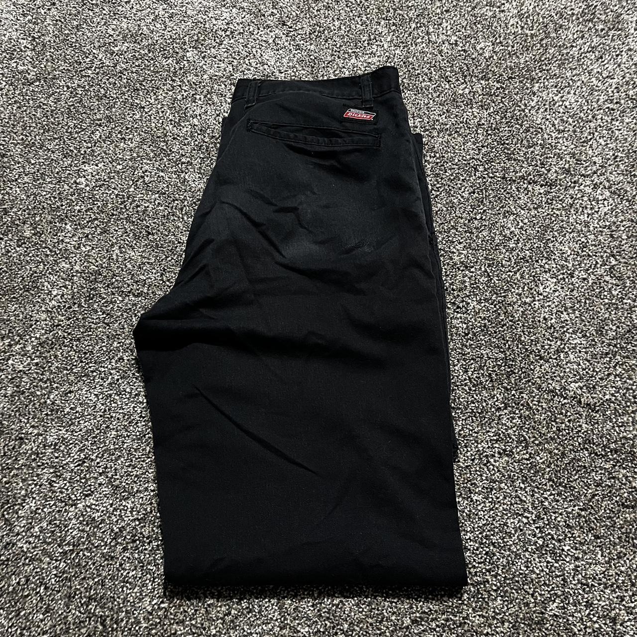 Dickies 31x32 Really beat up and has some small holes - Depop