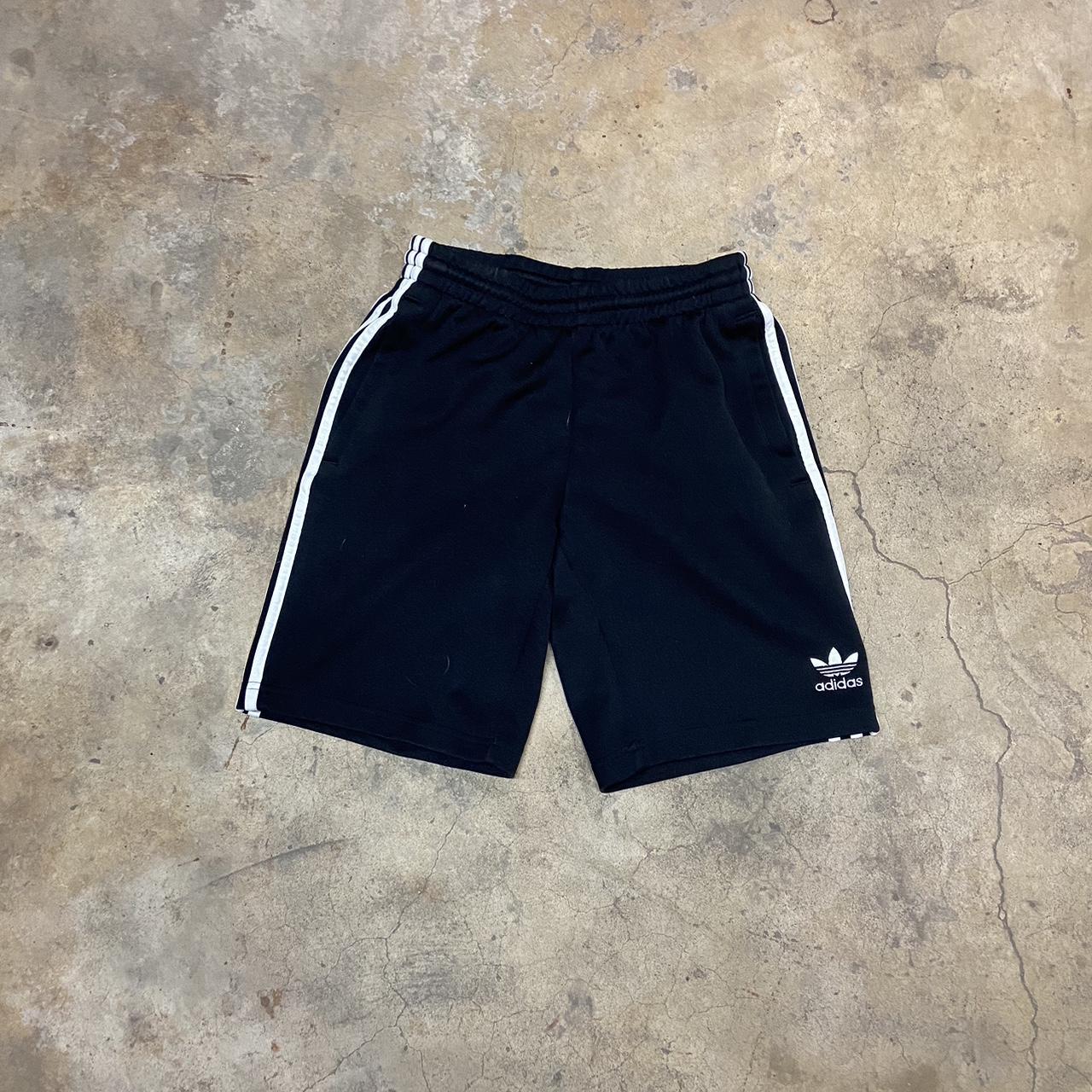 Adidas Originals Men's Black and White Shorts | Depop