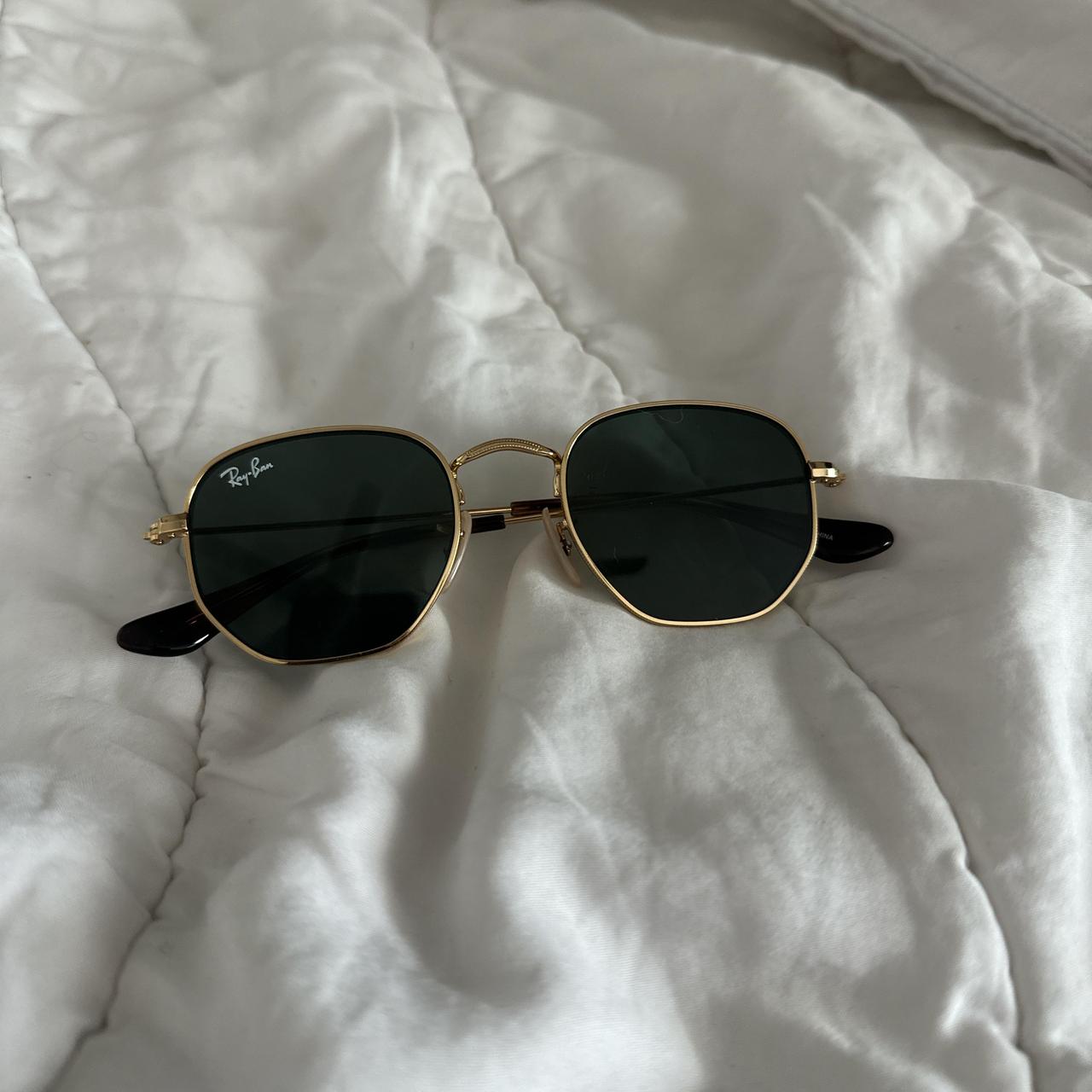 Petite Ray-Bans no scratches practically brand new. - Depop