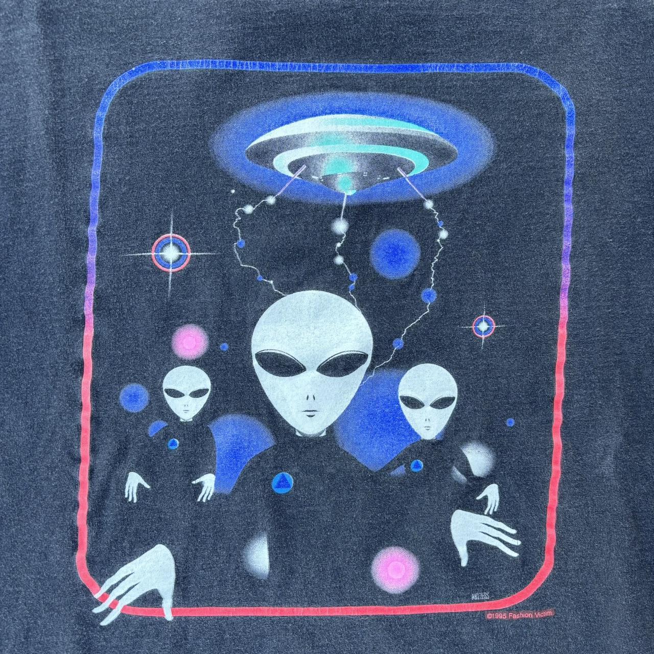 (Extra Large) Vintage Faded Black Alien T-Shirt -... - Depop