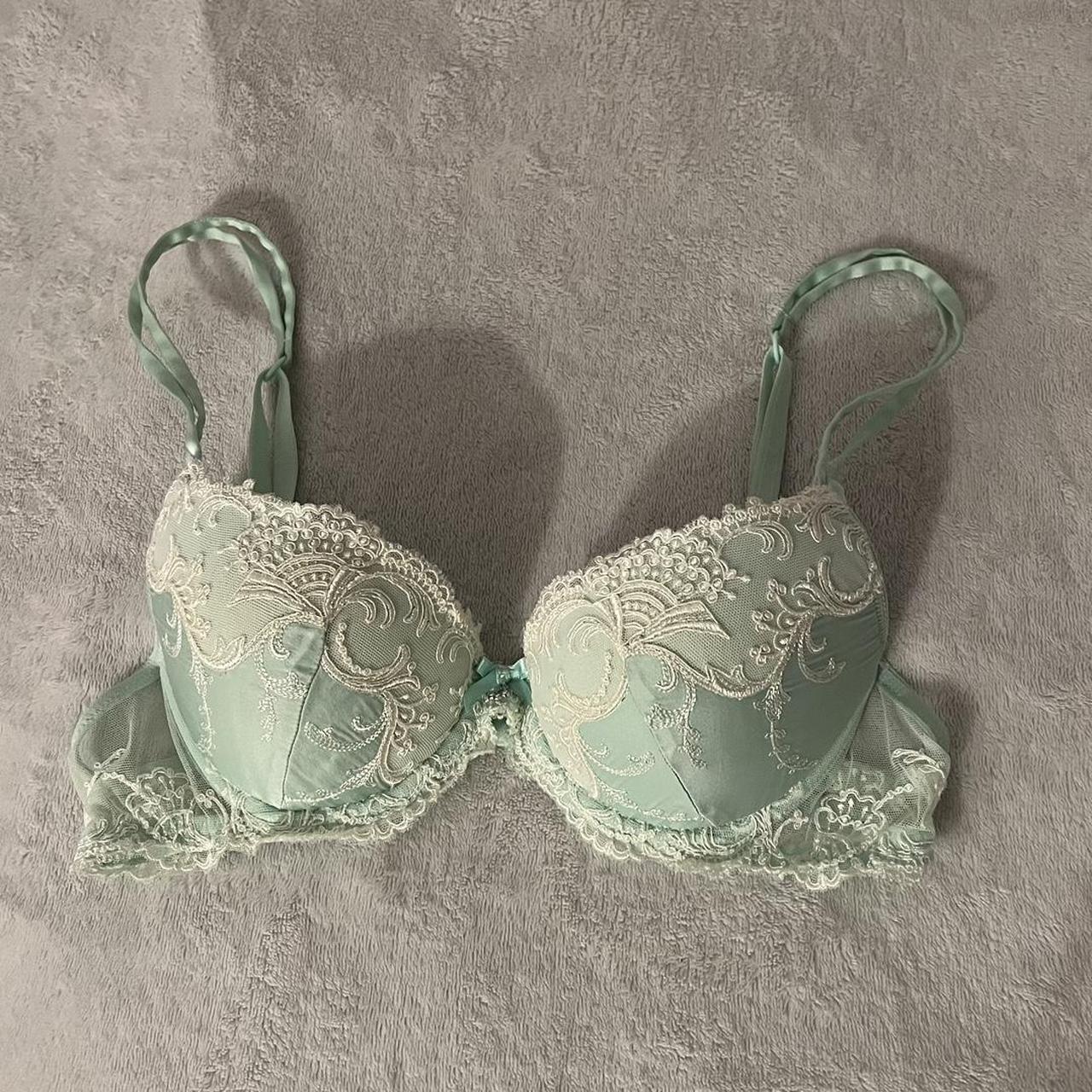 The most gorgeous vintage mint mermaid bra, 32B - Depop
