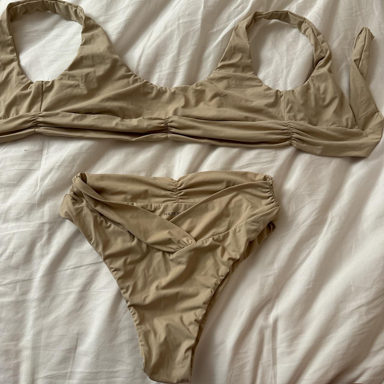 Riot swim bikini set M top S bottom - Depop