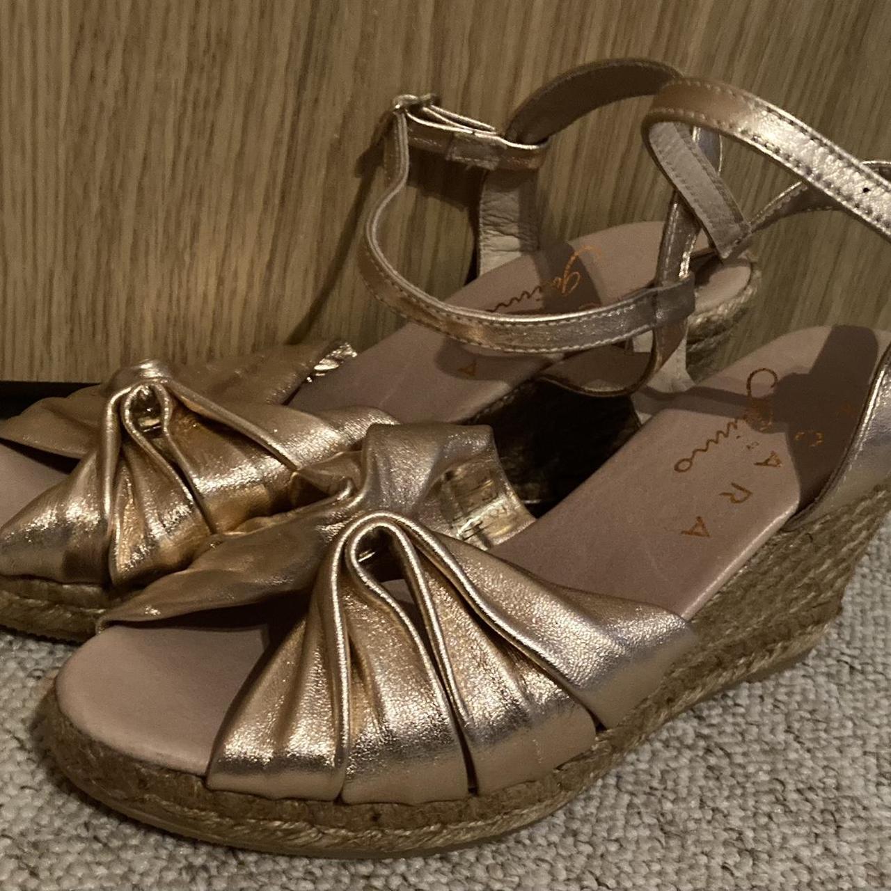 Rose gold coloured wedges - never worn - size 39 - Depop