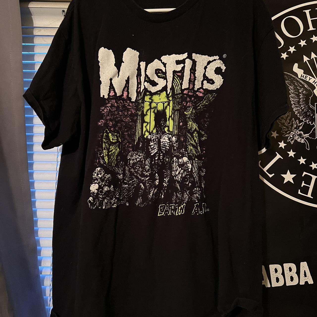 Misfits tee Size xl Great condition (Dm before... - Depop