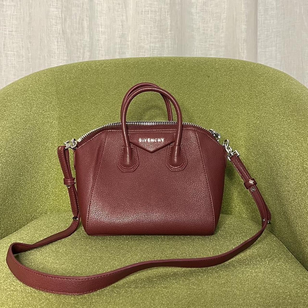 The cutest side bag that goes with everything 🎀... - Depop