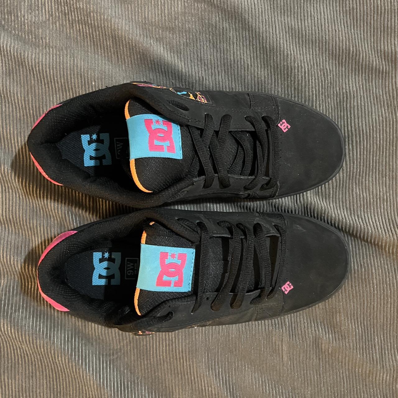 Chunky dc shoes with graffiti design #dcshoes #2000s - Depop