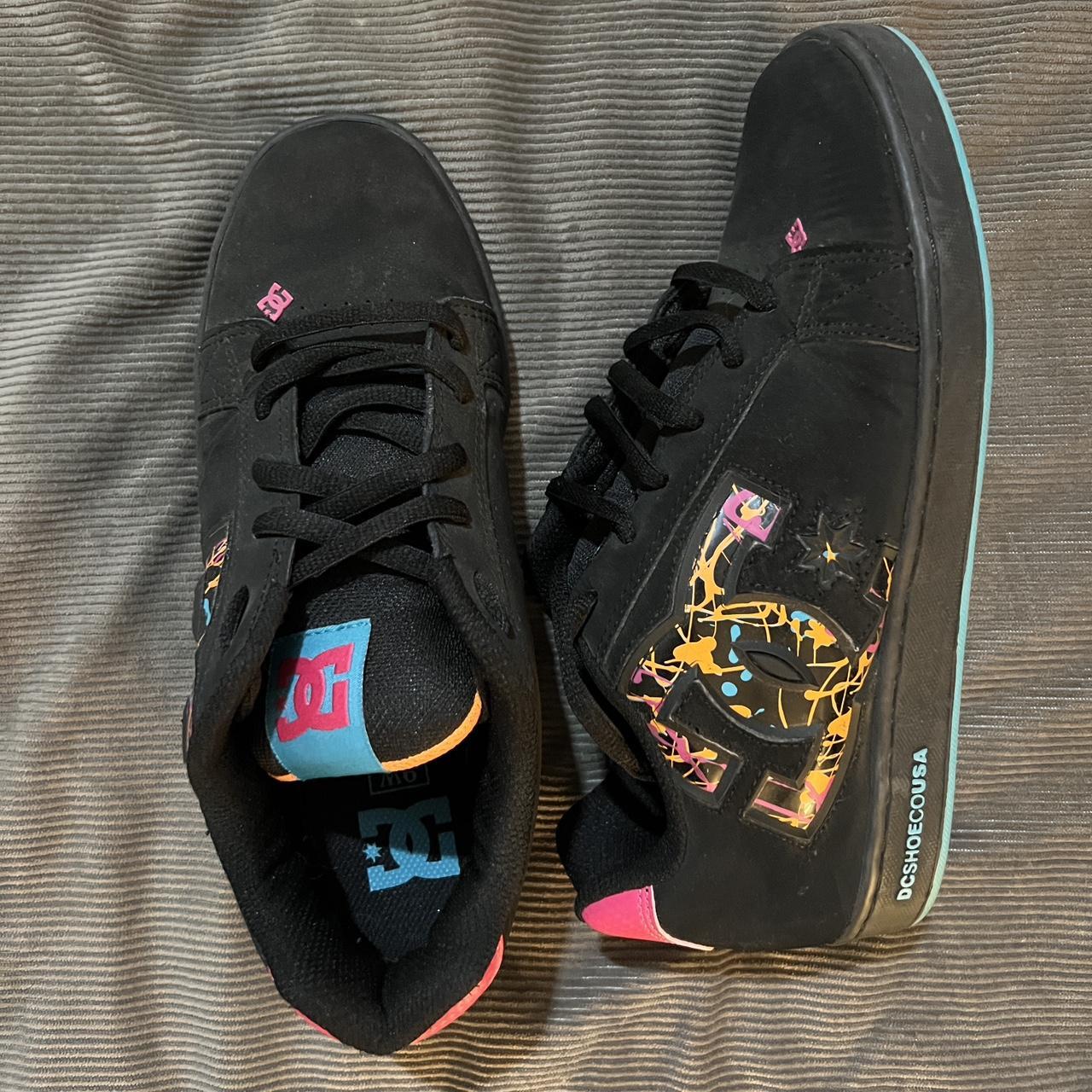 Chunky dc shoes with graffiti design #dcshoes #2000s - Depop