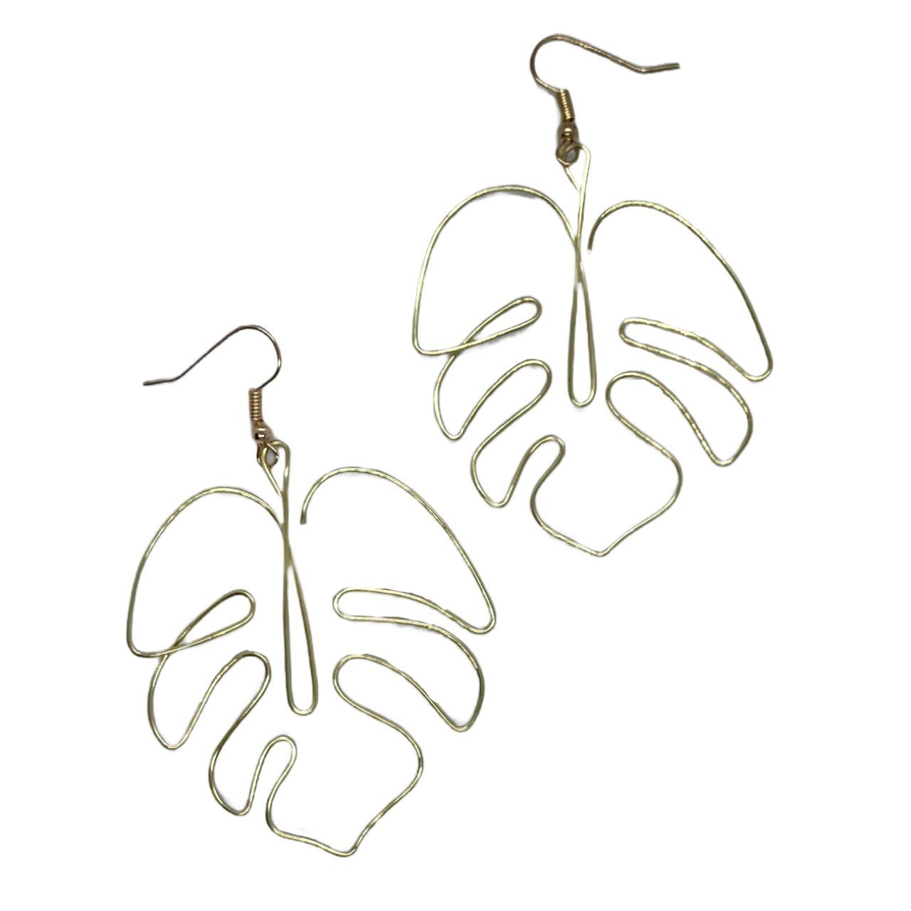 Handmade Gold Wire Monstera Plant Earrings -... - Depop