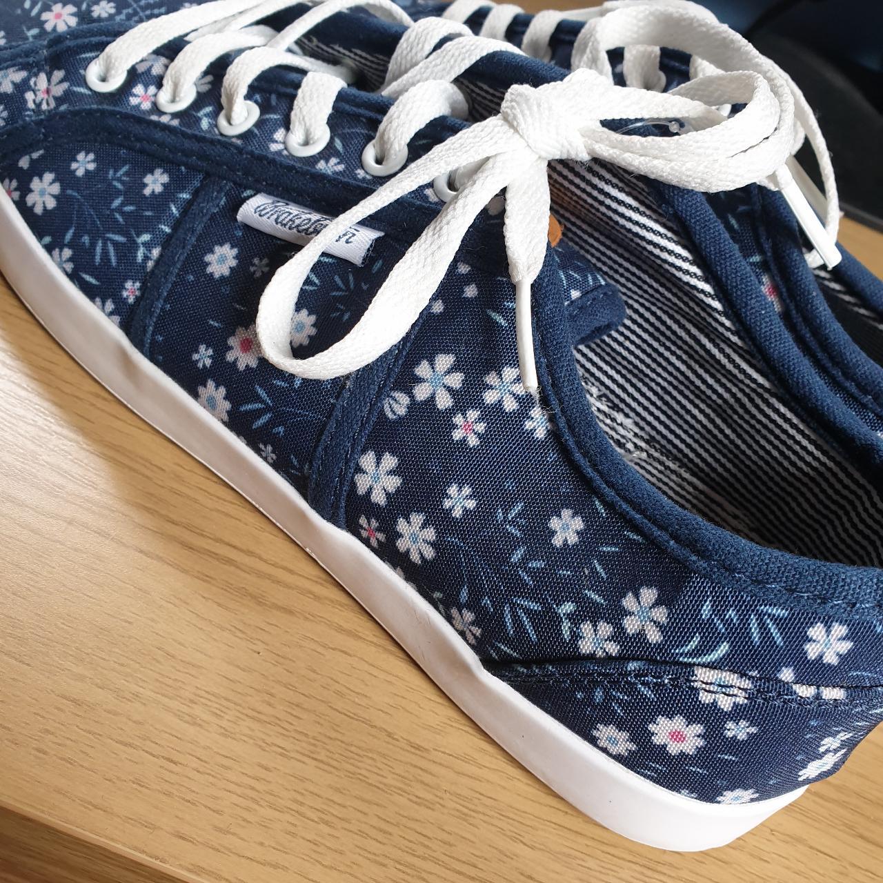 Women's size 8 canvas trainers, never been worn and... - Depop