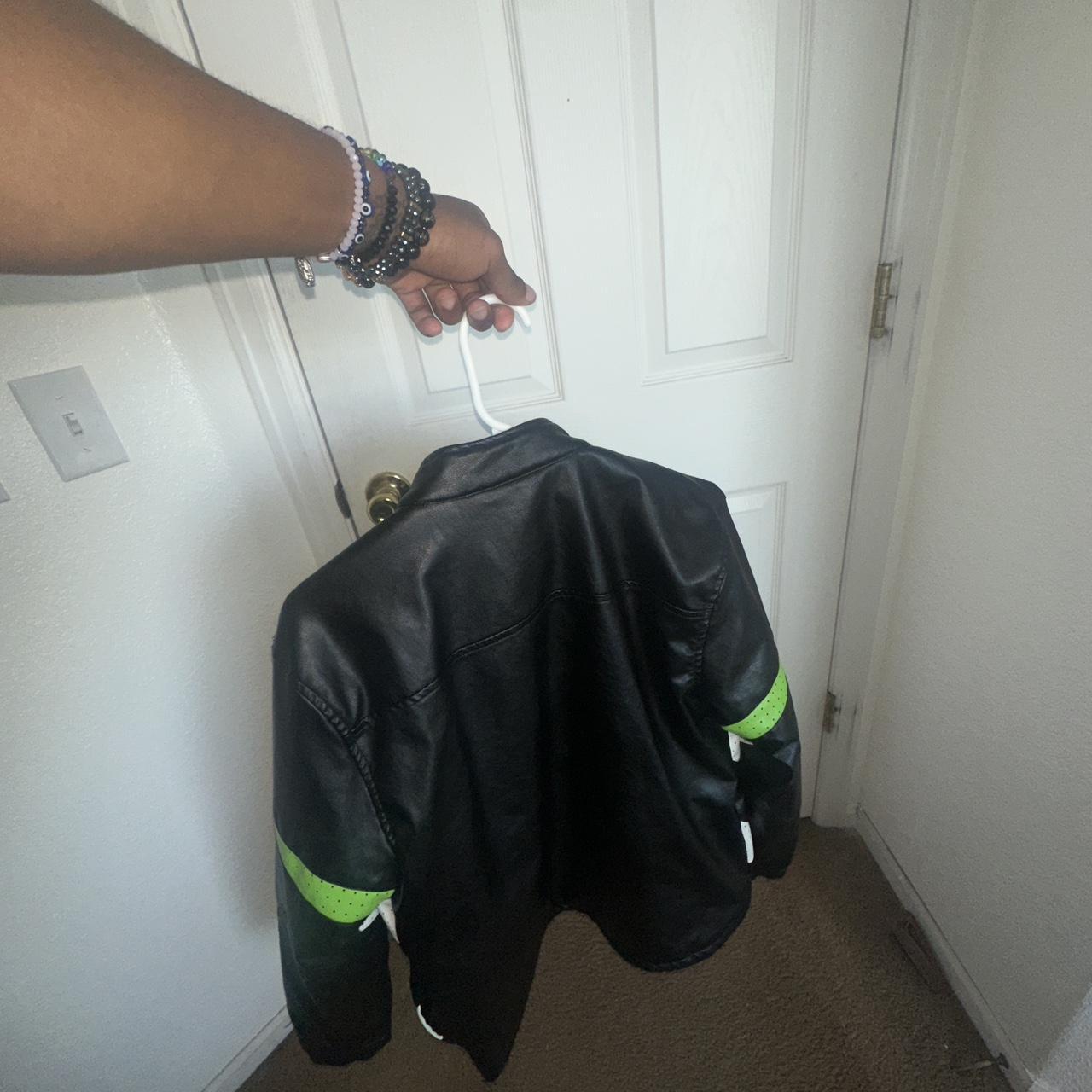 Vintage Racing jacket 🎷it can also fit a large as well - Depop