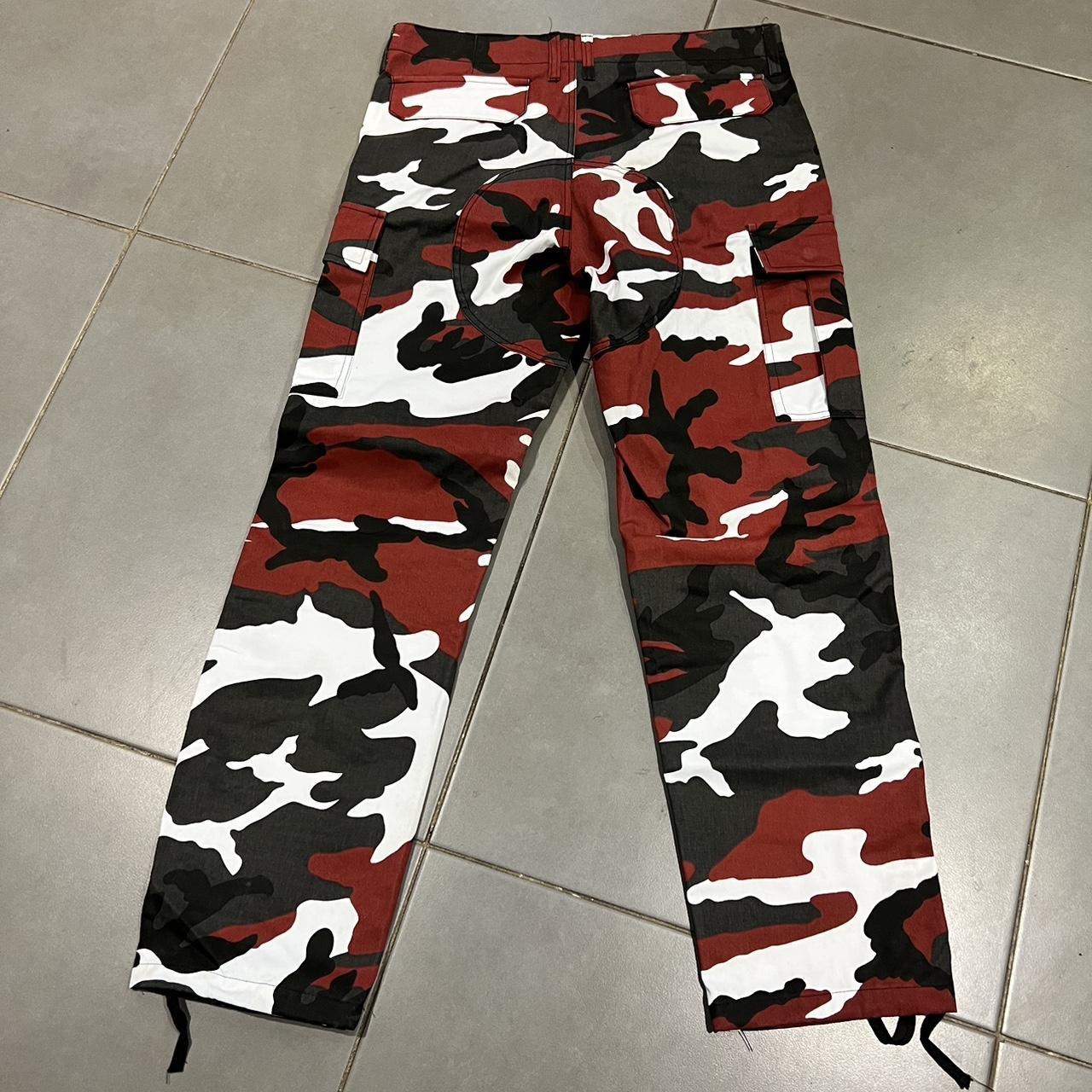 Red Camo Cargo pants Size: Large - Depop