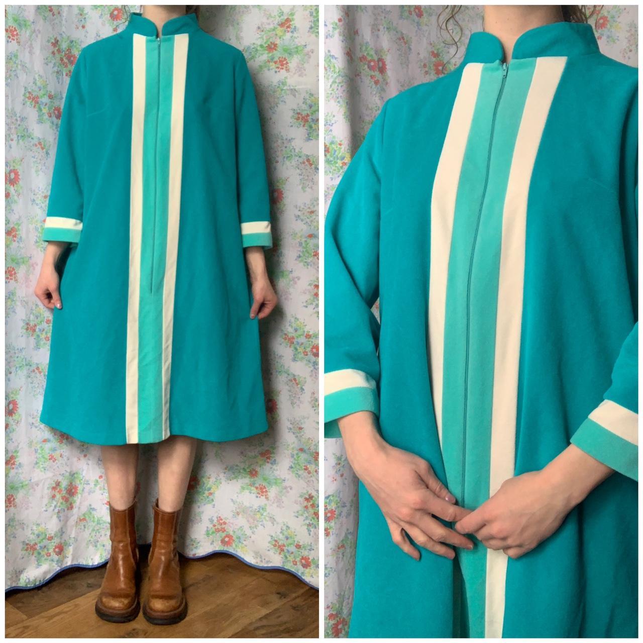 Vintage 70s 80s Vanity Fair Housedress Robe Zips up... - Depop