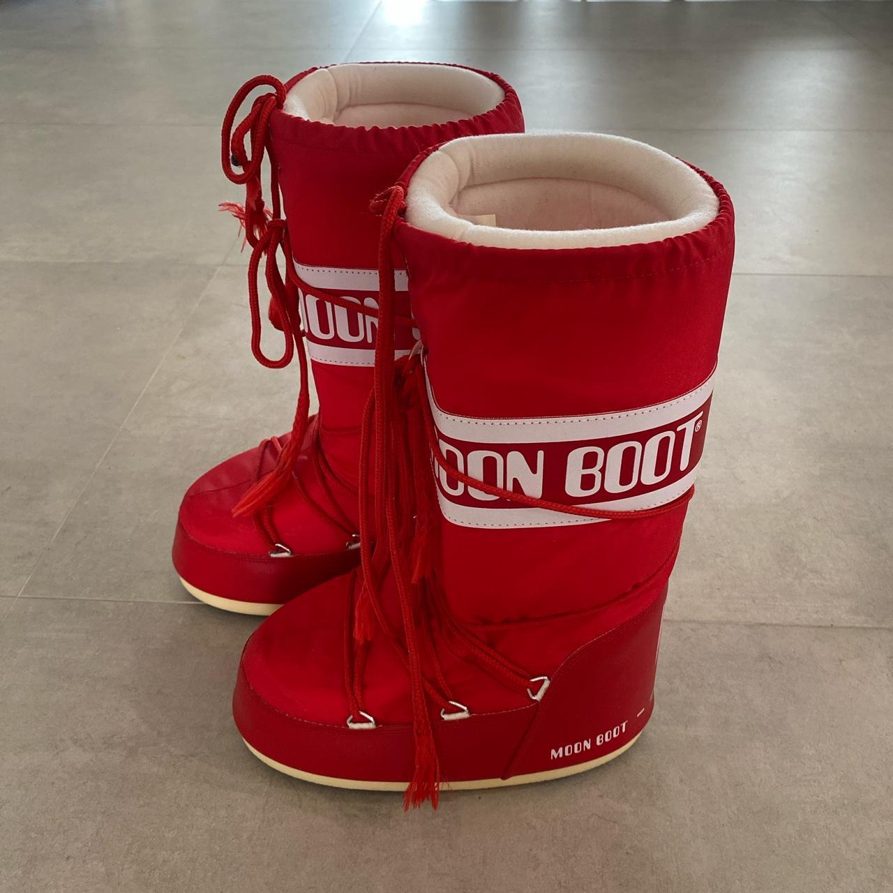 Moon Boot Women's Red and White Boots | Depop