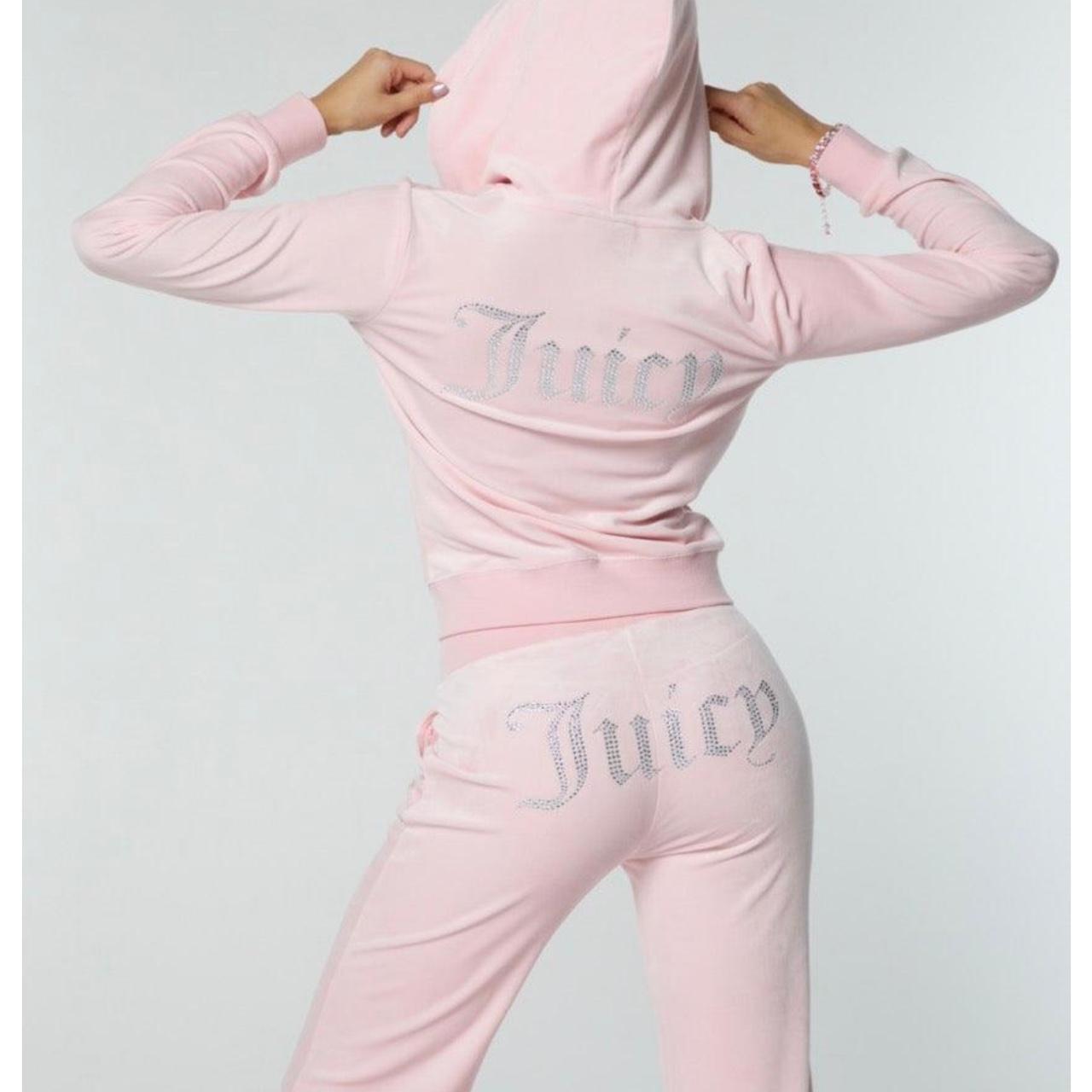 baby pink juicy set worn a hand full of... - Depop