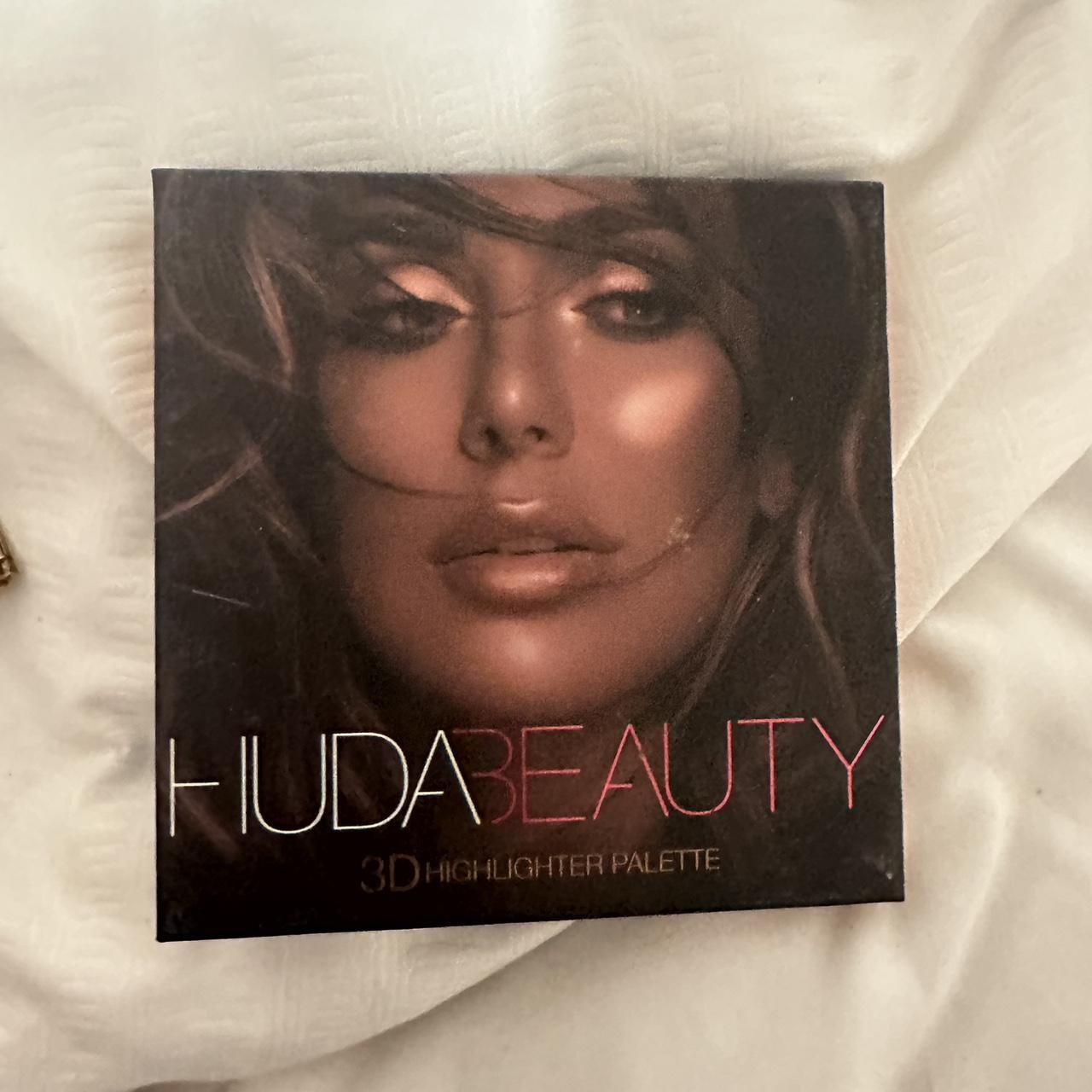 HUDa Beauty brand new never used has a small chip in... - Depop