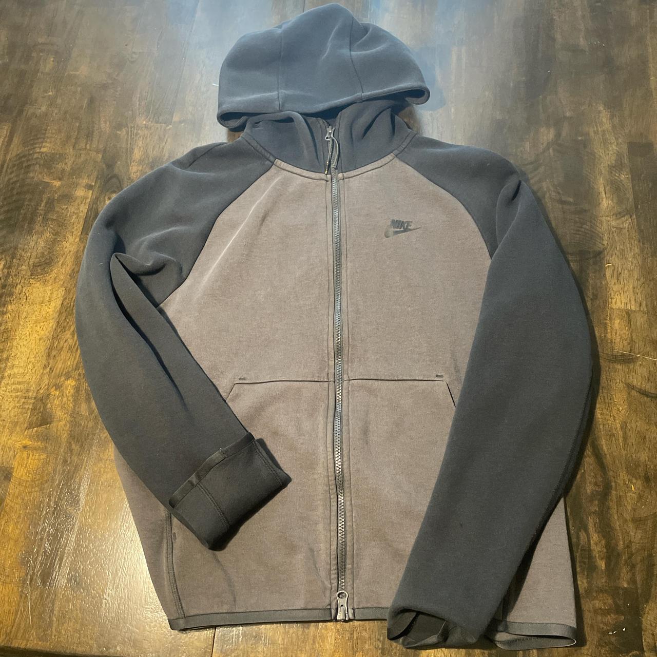 Og Nike tech grey/black - Depop