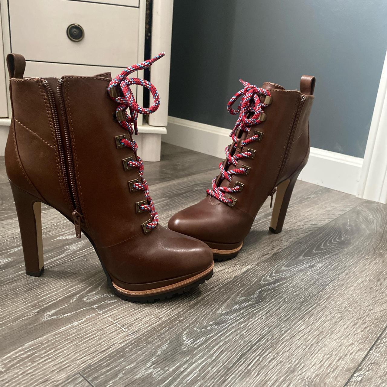 Gianni Bini Brown leather lace up boots with a 4... - Depop