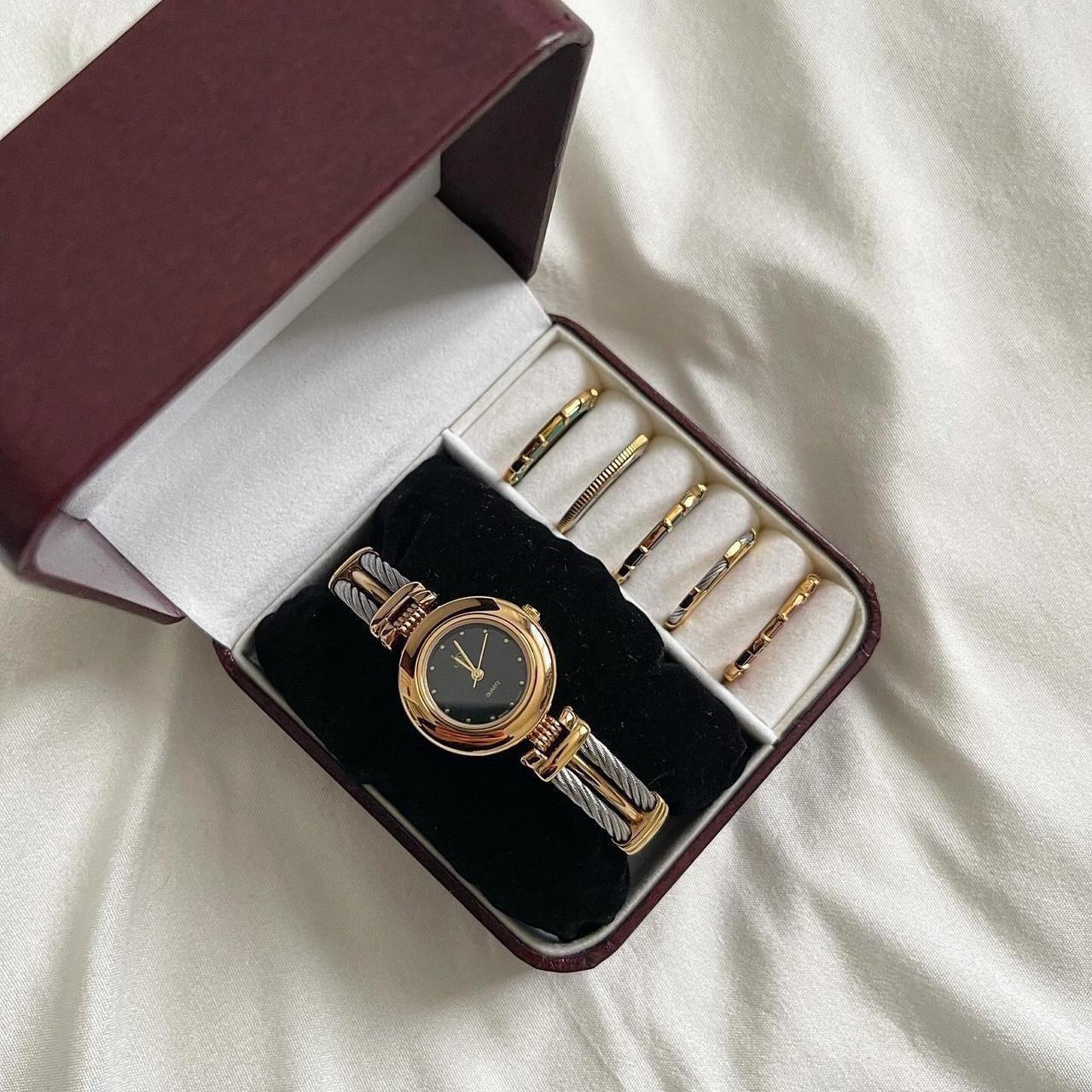 ⏱️ Working two toned vintage interchangeable watch... - Depop