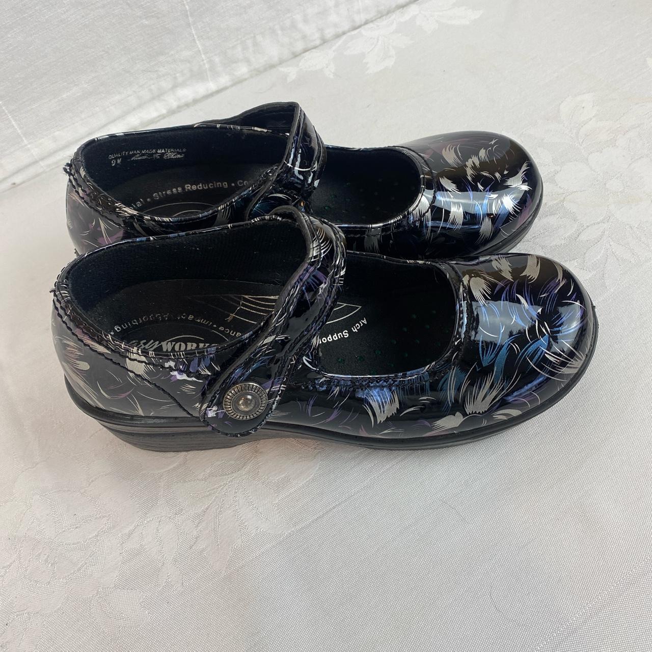 Mary Jane Patent Leather Shoes Size 9 Patent leather... - Depop