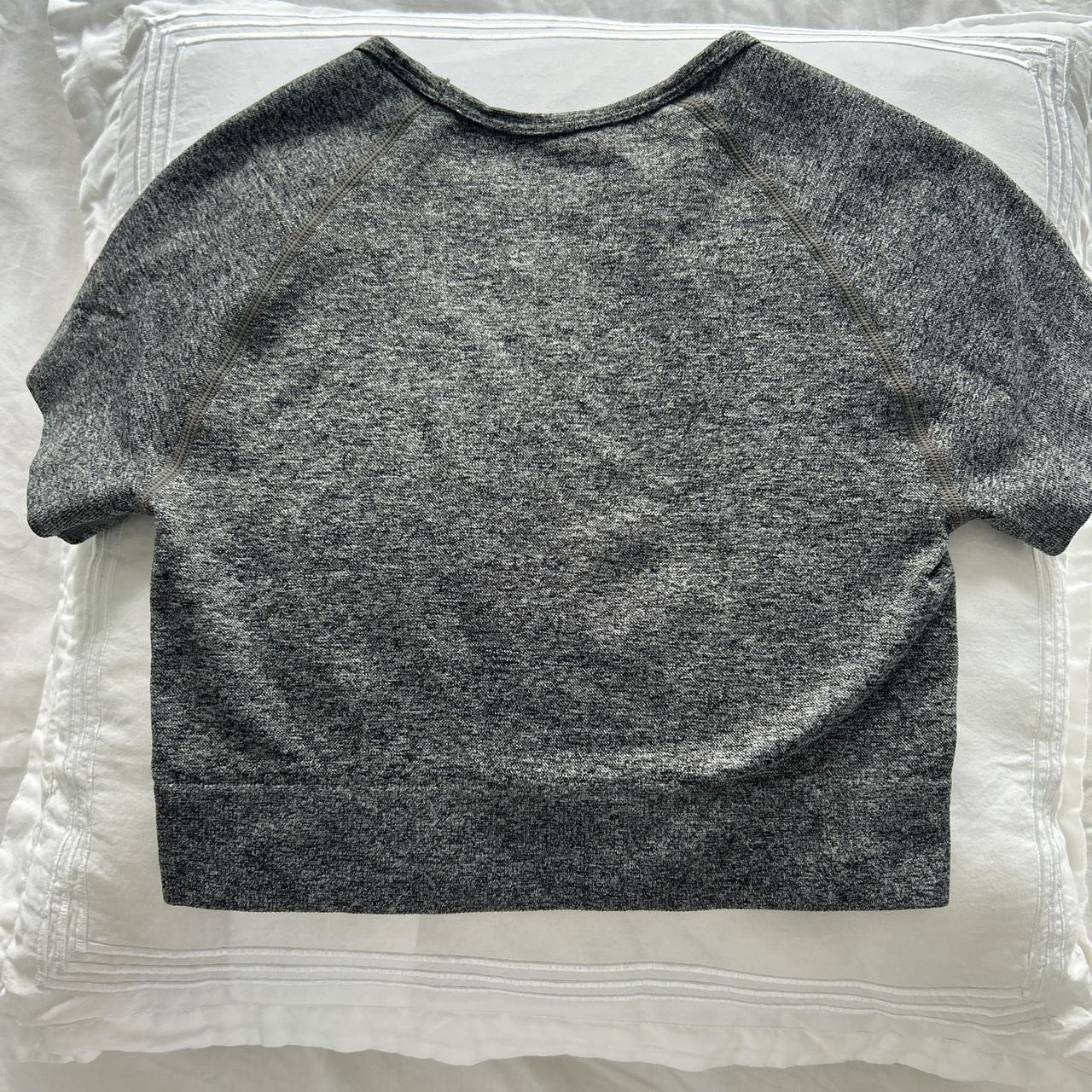 grey workout top #gymgirl - Depop