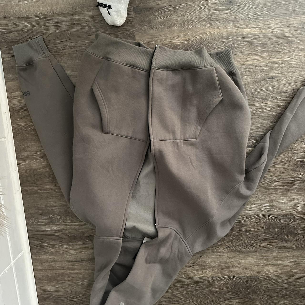 essential zip up xl - Depop