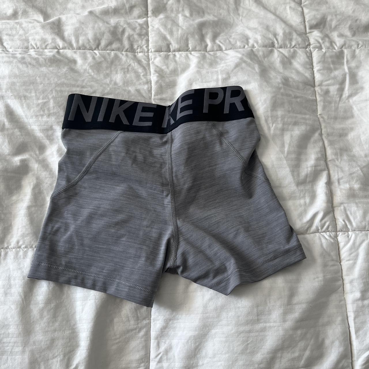 Gray XS Nike pros. Too small for me but perfect... - Depop