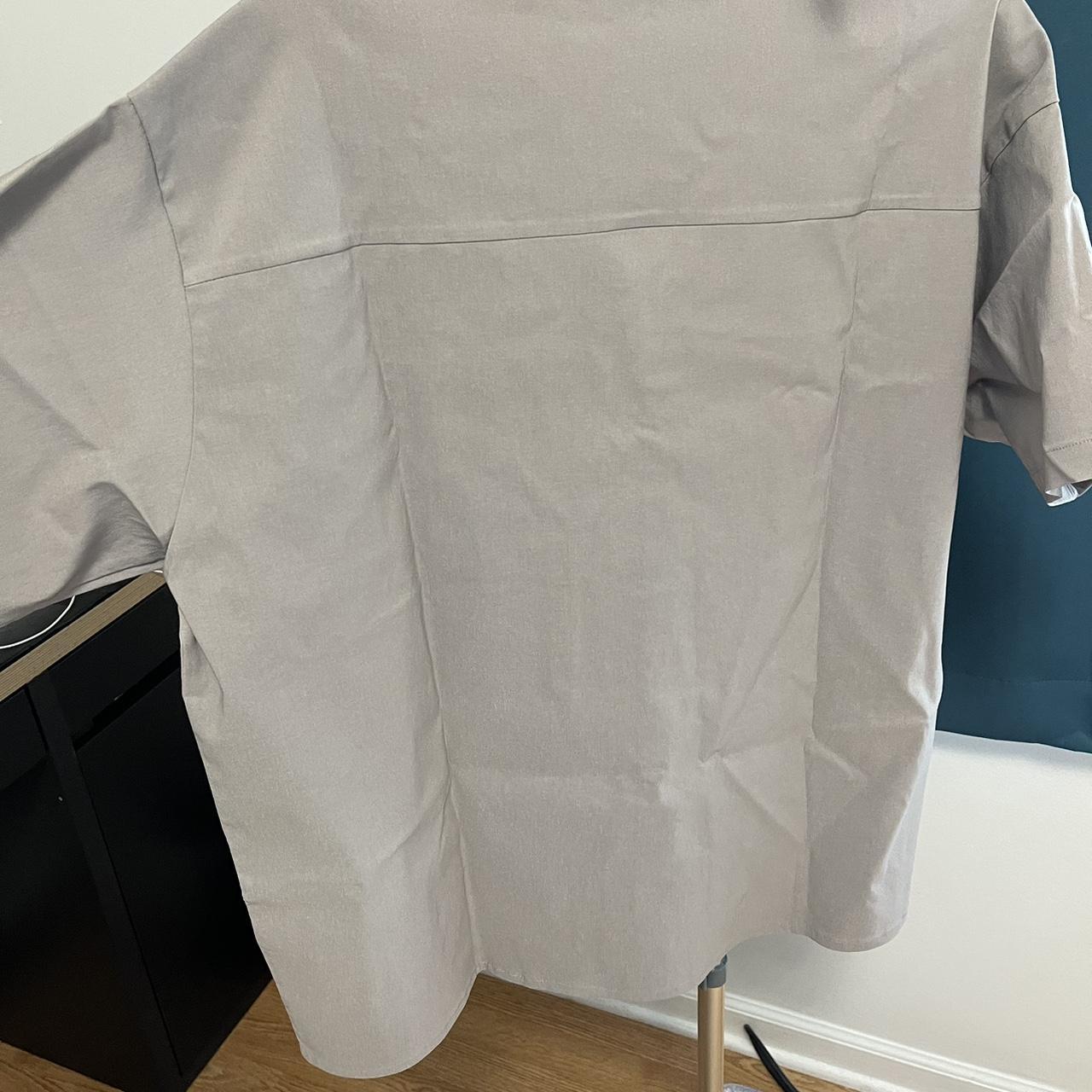 Boxy type shirt. Very nice fit and it is oversized - Depop