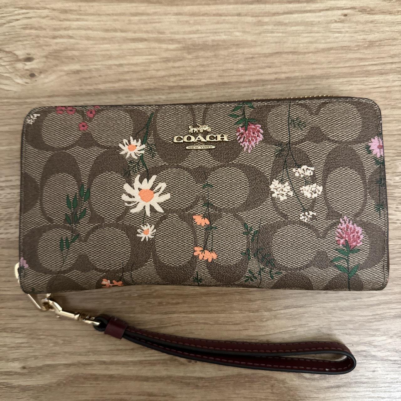 Authentic coach floral wallet only used a few times - Depop