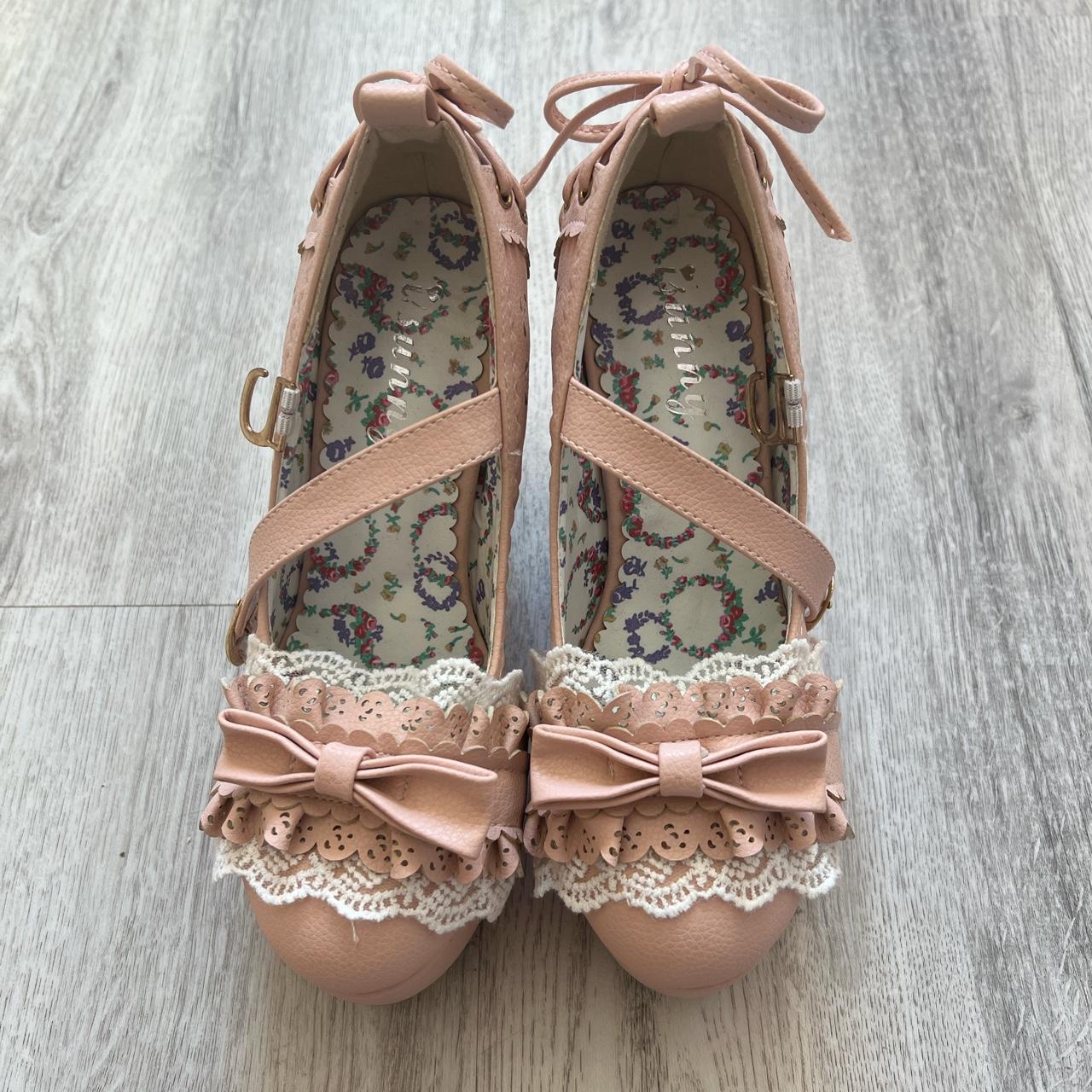 Women's Pink Courts | Depop