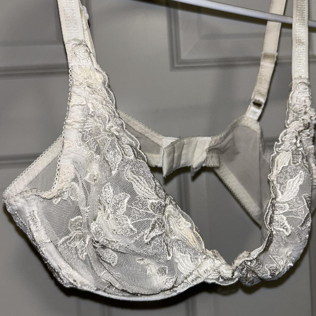 Vintage White Lace Bra 🩰 Size Fits 32a Or B Depop