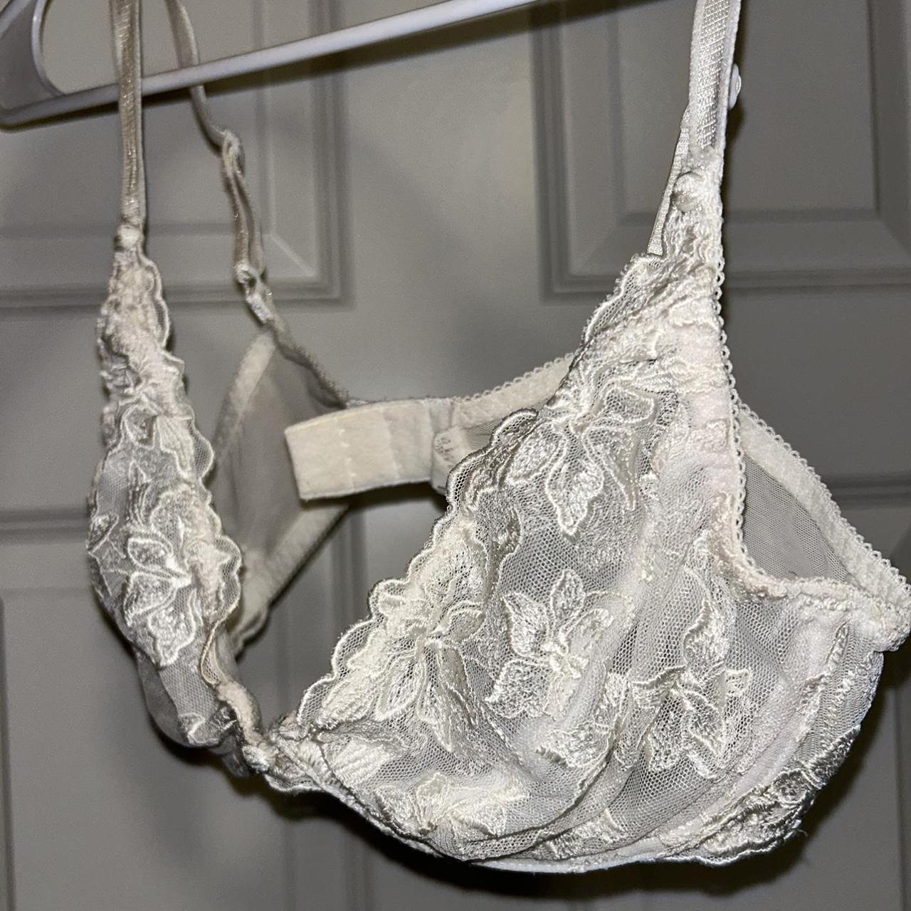 Vintage White Lace Bra 🩰 Size Fits 32a Or B Depop
