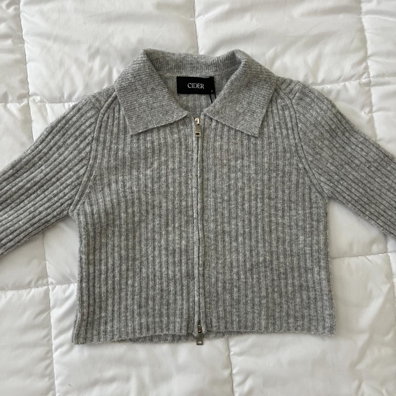 grey knit zip up💿 -size small -BRAND NEW with... - Depop