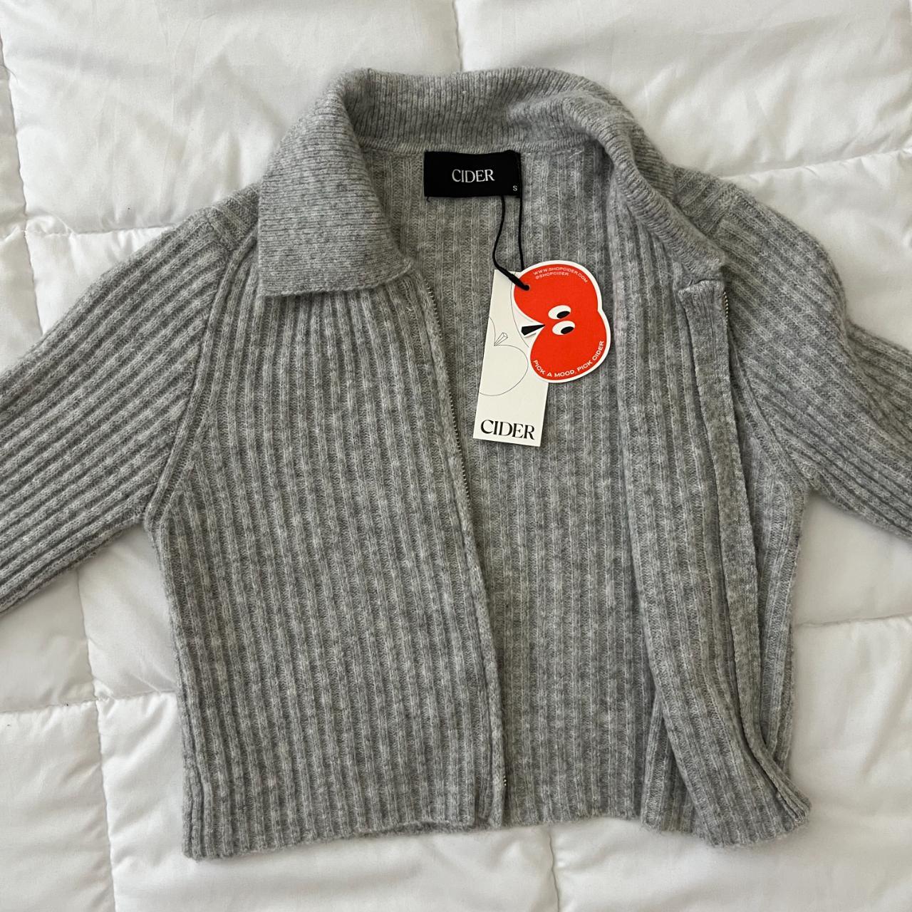 grey knit zip up💿 -size small -BRAND NEW with... - Depop