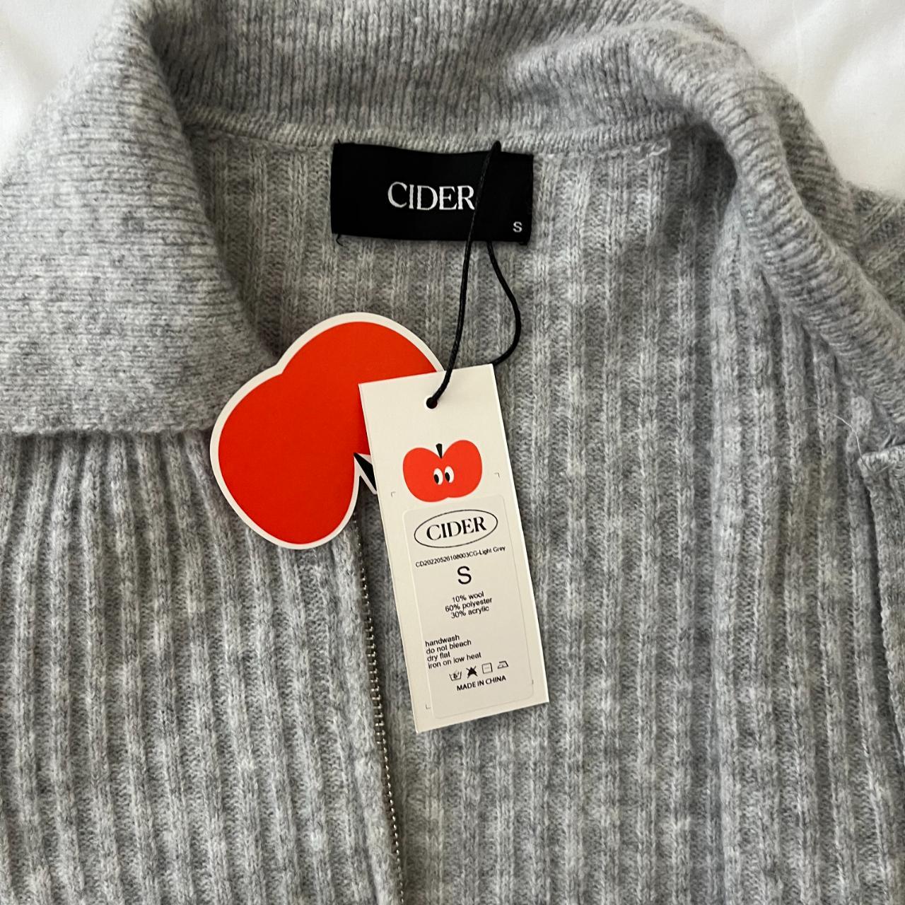 grey knit zip up💿 -size small -BRAND NEW with... - Depop