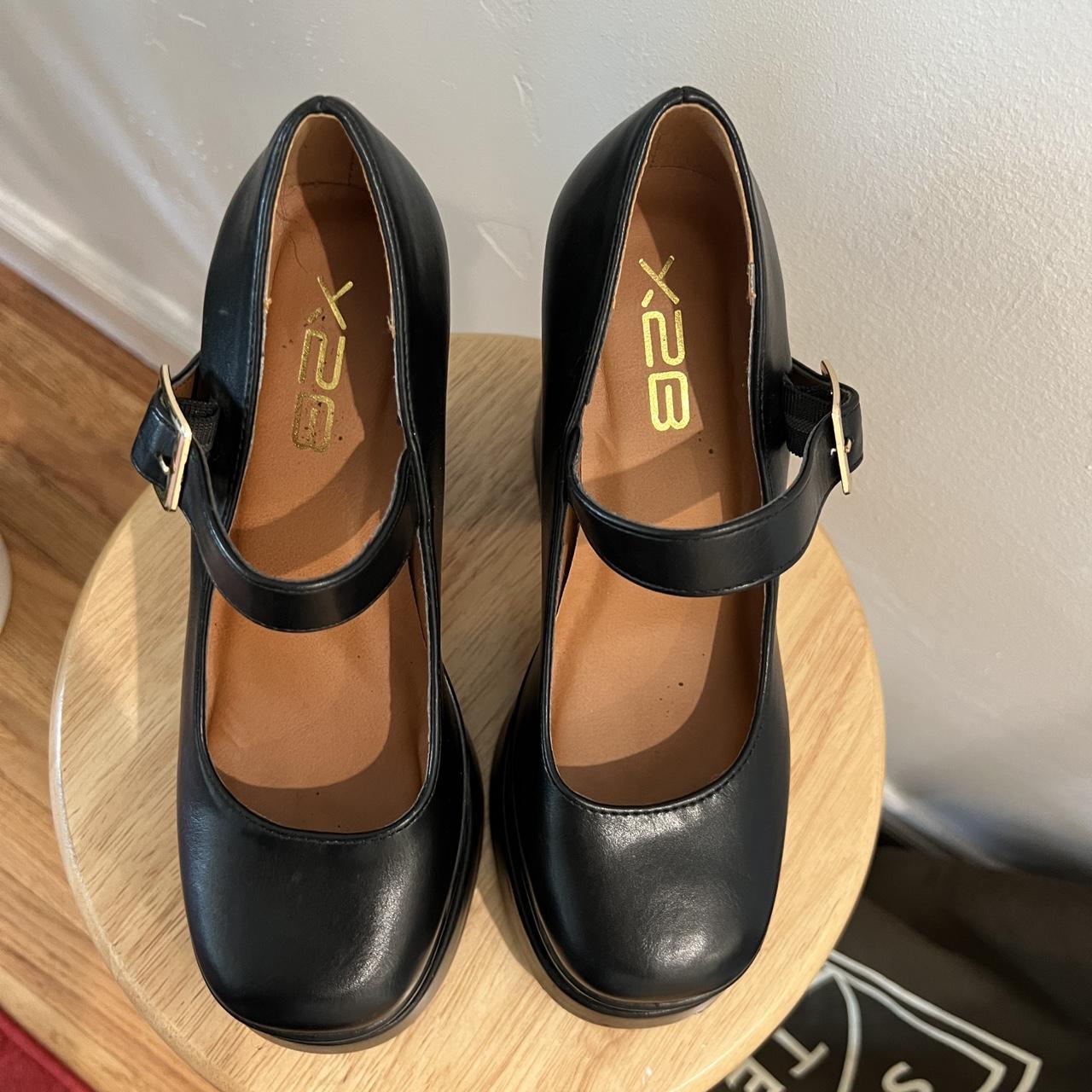 X2B Pumps 💋 size 6 1/5, see some scuffs in photos - Depop