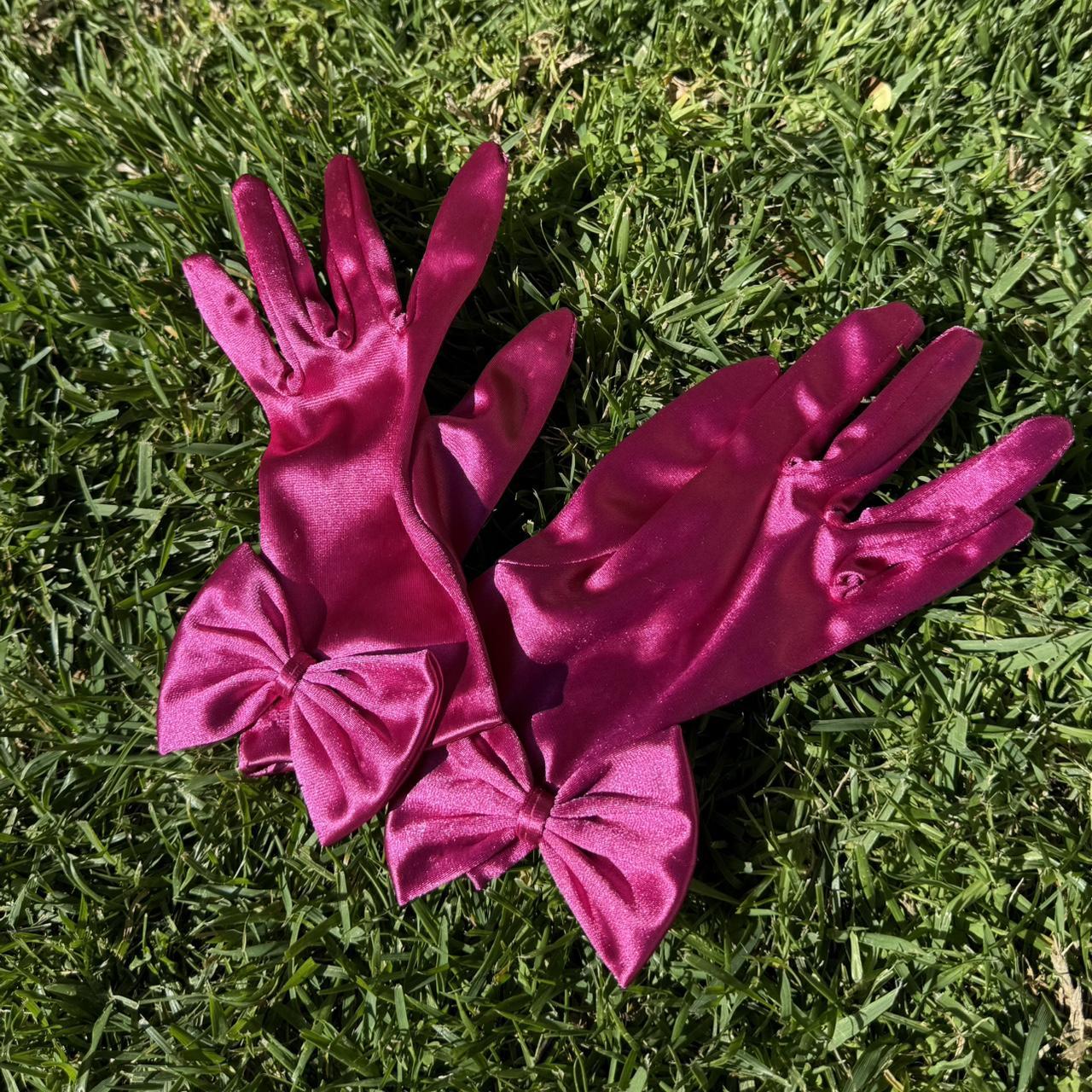 Dead stock Magenta Gloves 🎀 The absolute most... | Depop